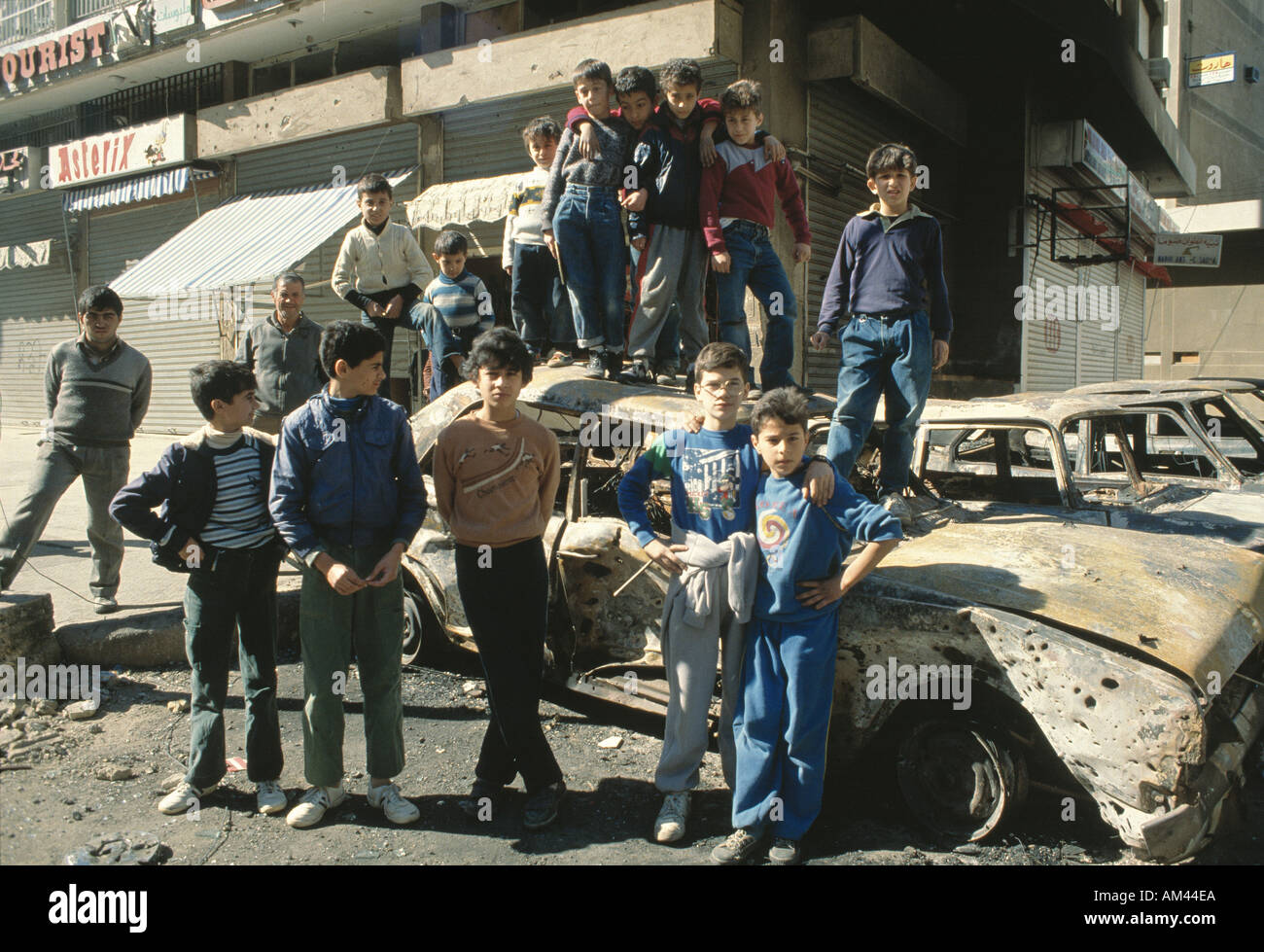 Children during the war in Lebanon 1989 Archives Stock Photo - Alamy