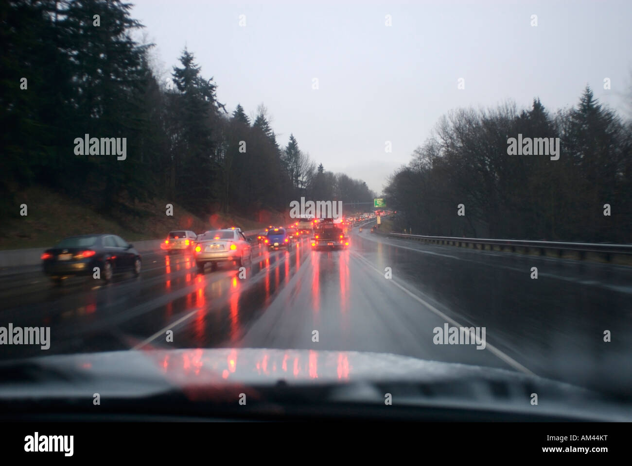Comuters rain hi-res stock photography and images - Alamy