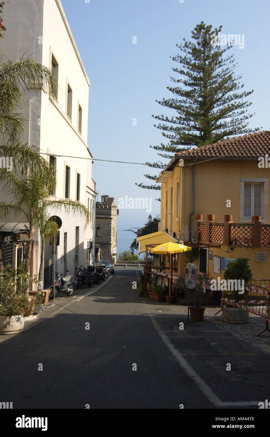 Via roma taormina hi-res stock photography and images - Alamy