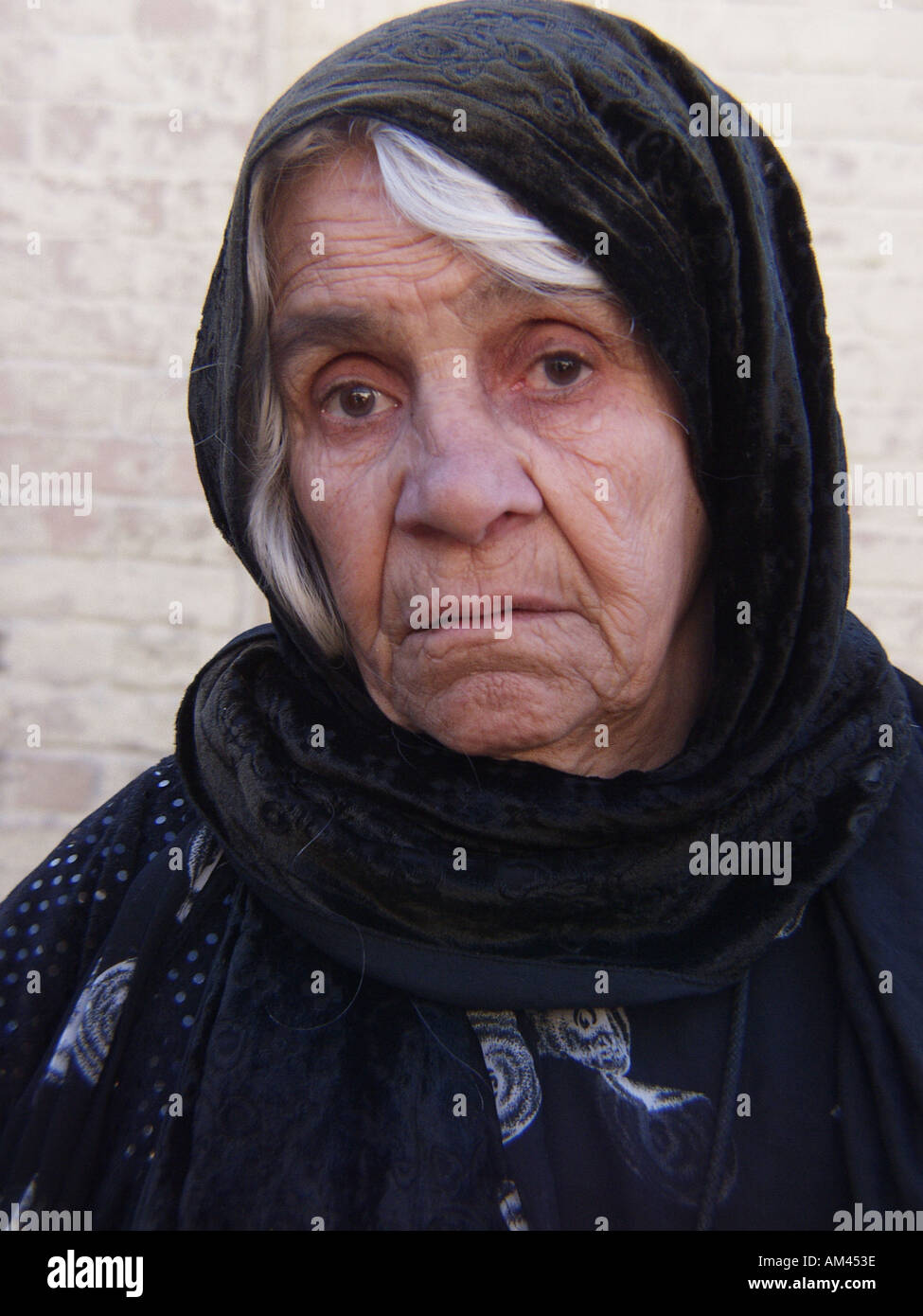 Iraqi woman portrait hi-res stock photography and images - Alamy