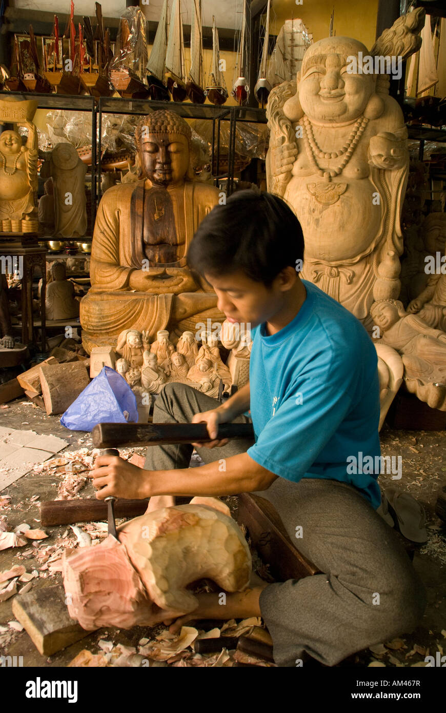 Old man wood carving hi-res stock photography and images - Alamy