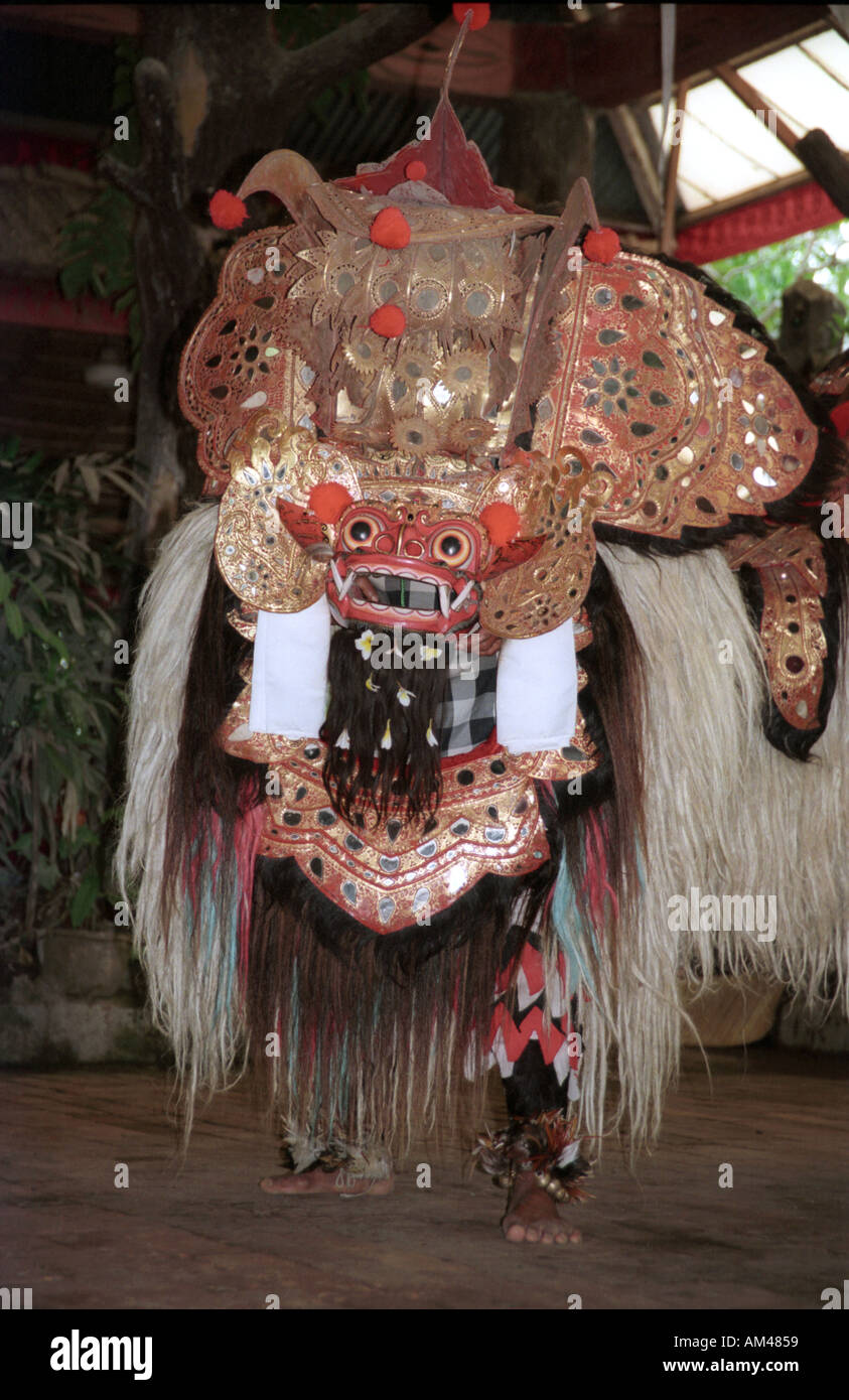 Balinese mask artist hi-res stock photography and images - Alamy