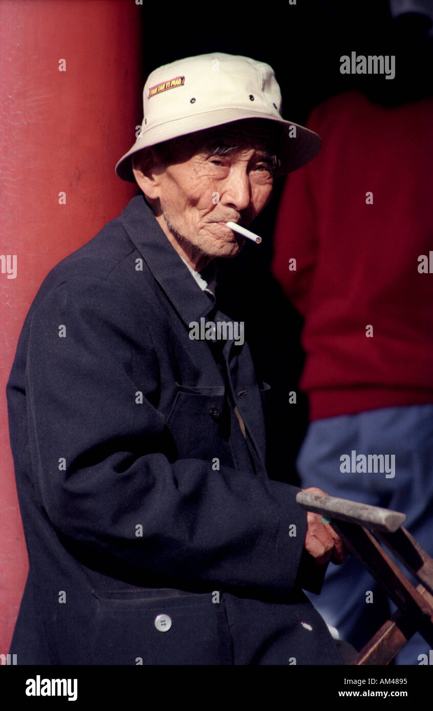 Portrait of an old man in China Stock Photo - Alamy