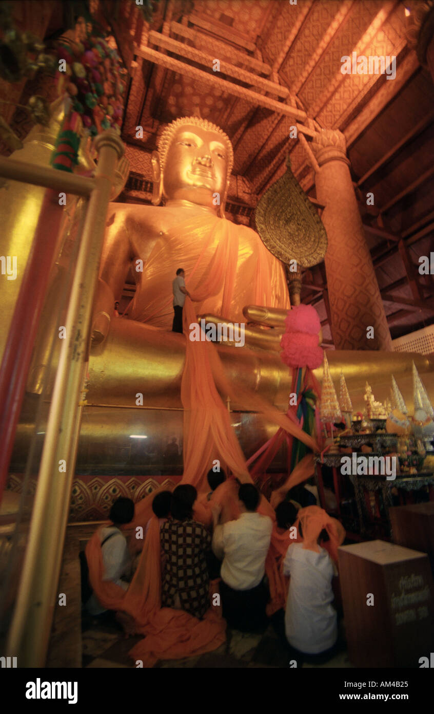 Thailand temple dress cover hi-res stock photography and images - Alamy