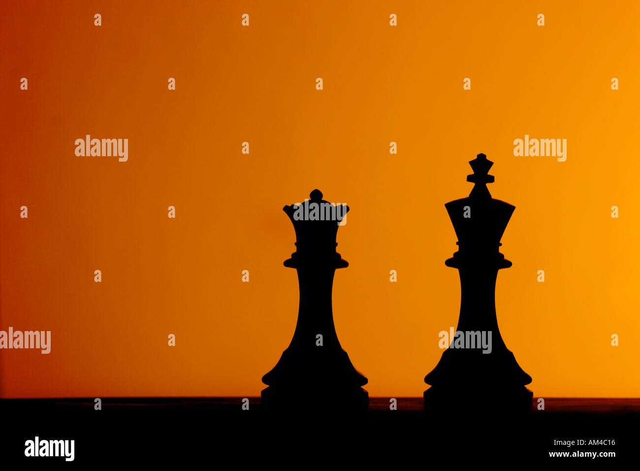 Row of chess pieces lined up Stock Photo - Alamy