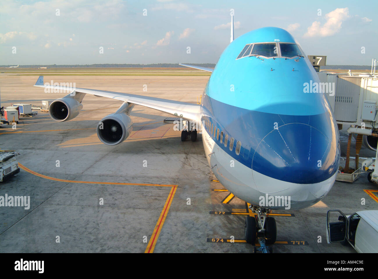 Aeroplane gate hi-res stock photography and images - Alamy
