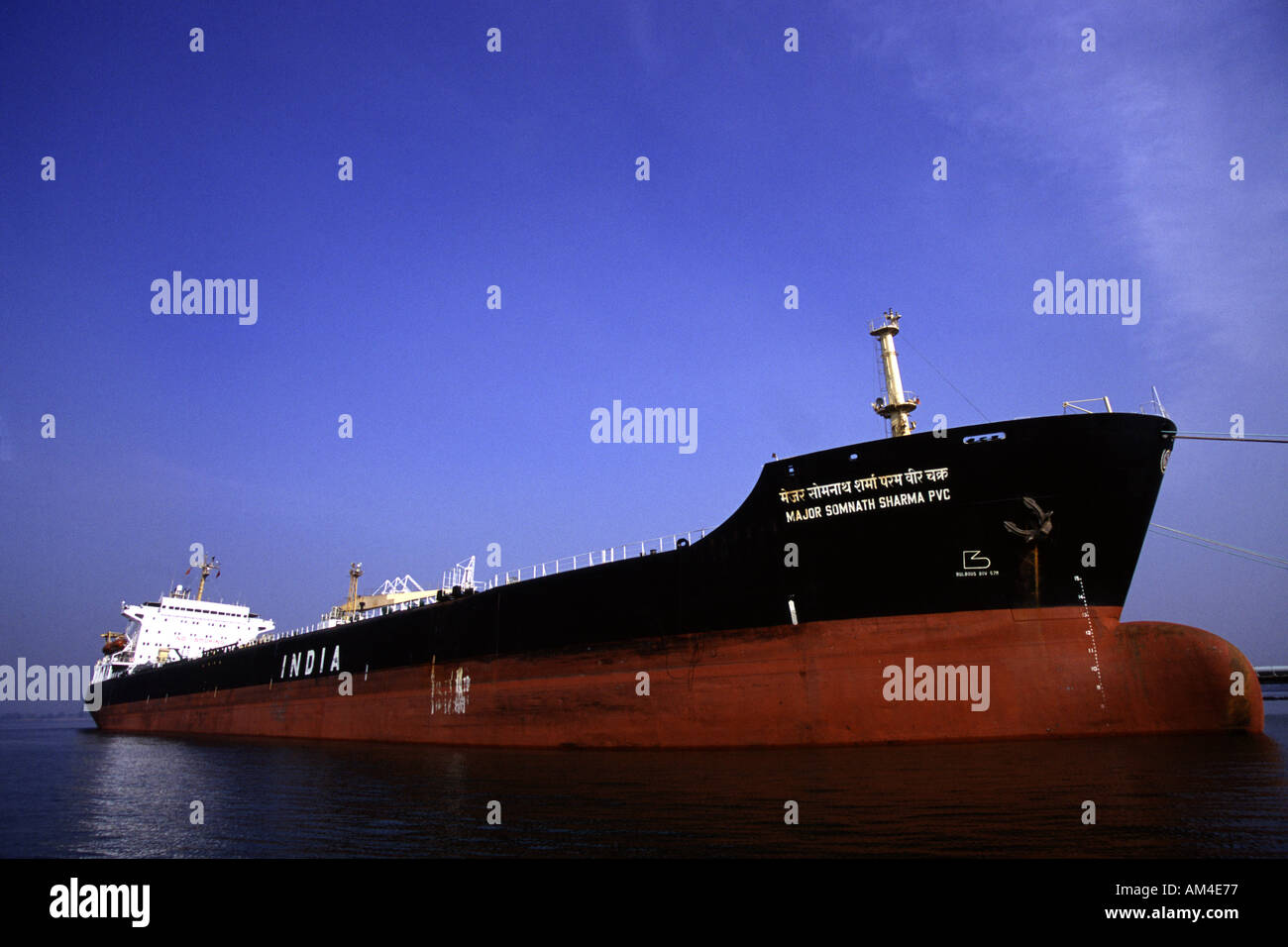 Container ship in Cochin port in India Stock Photo - Alamy