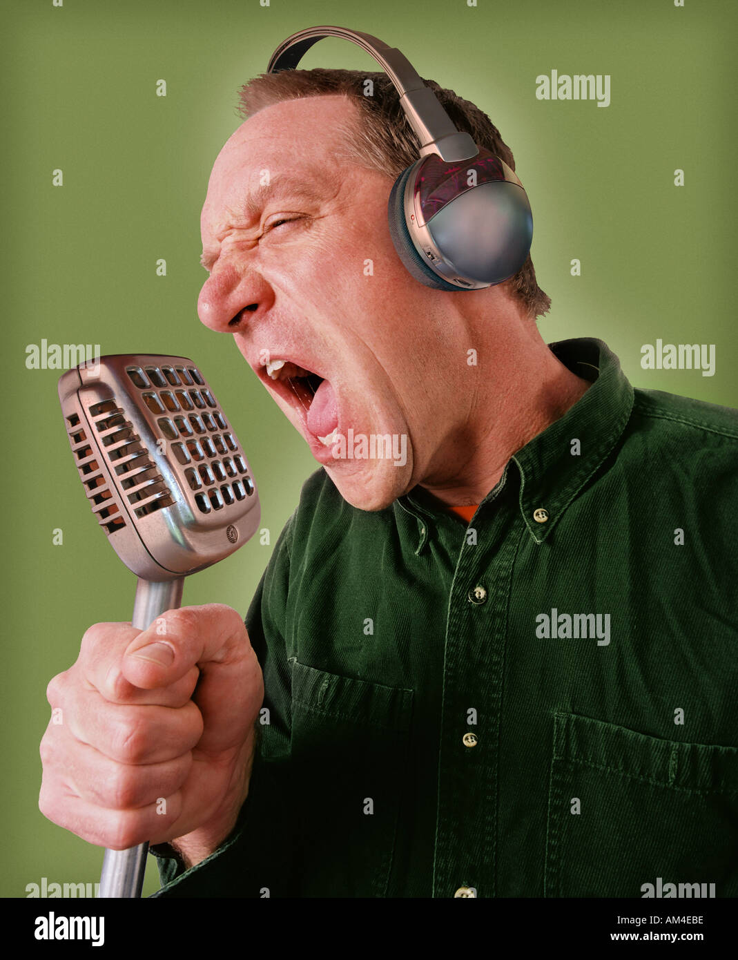 Loud screams hi-res stock photography and images - Alamy