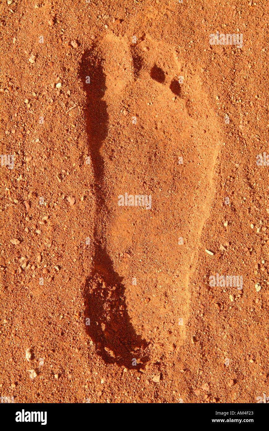 foot print in reddish desert sand Stock Photo - Alamy