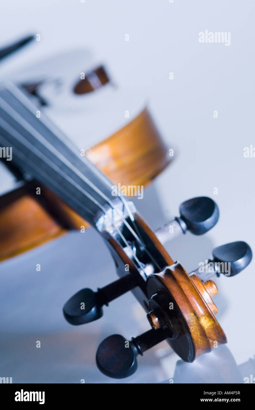 Close-up of a violin Stock Photo - Alamy