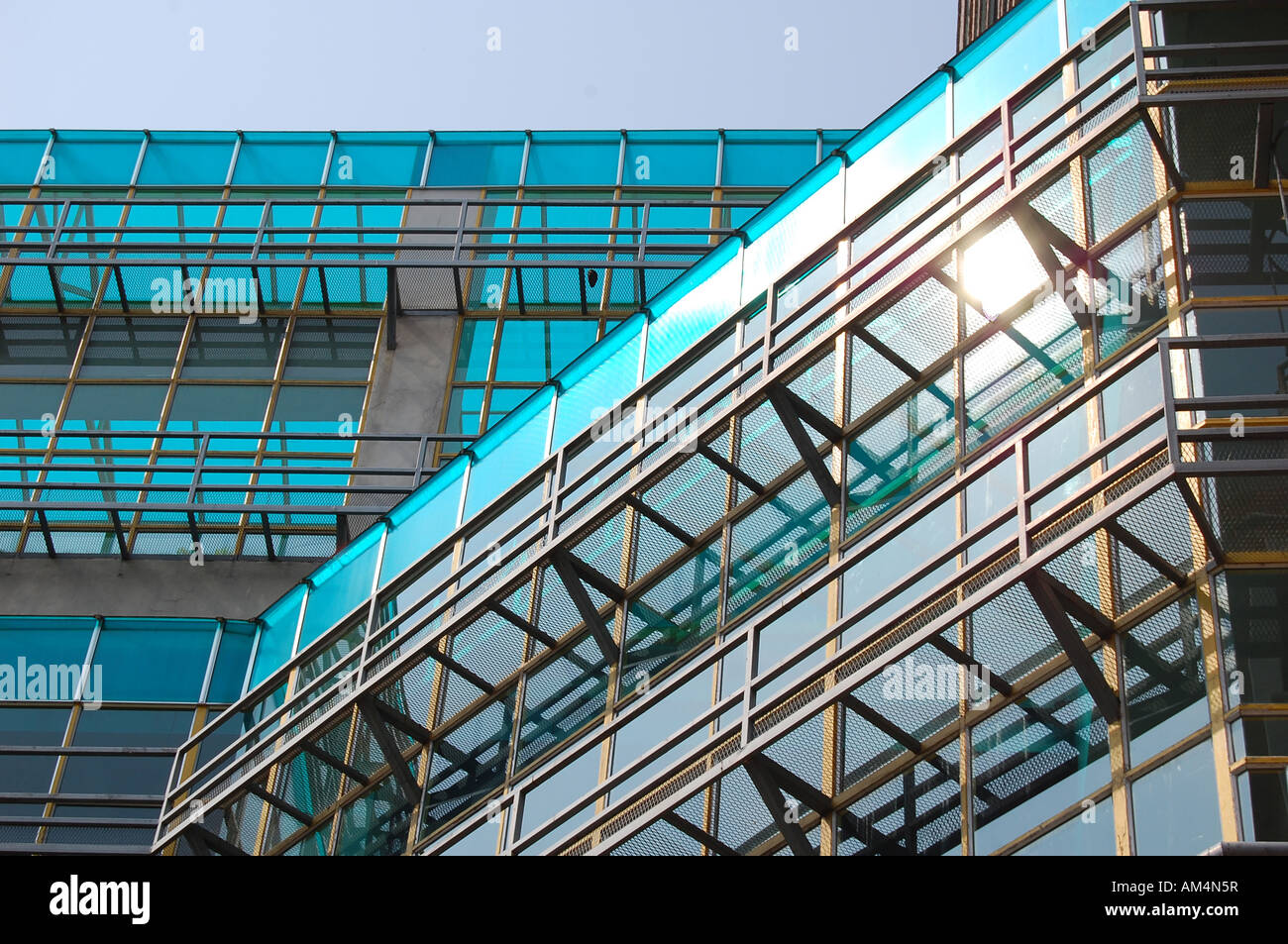Modern glass building hi-res stock photography and images - Alamy