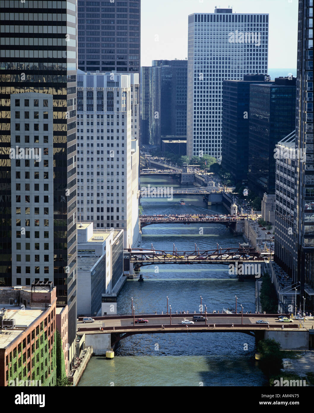Bridges over Chicago River along Wacker Drive, Chicago Stock Photo - Alamy