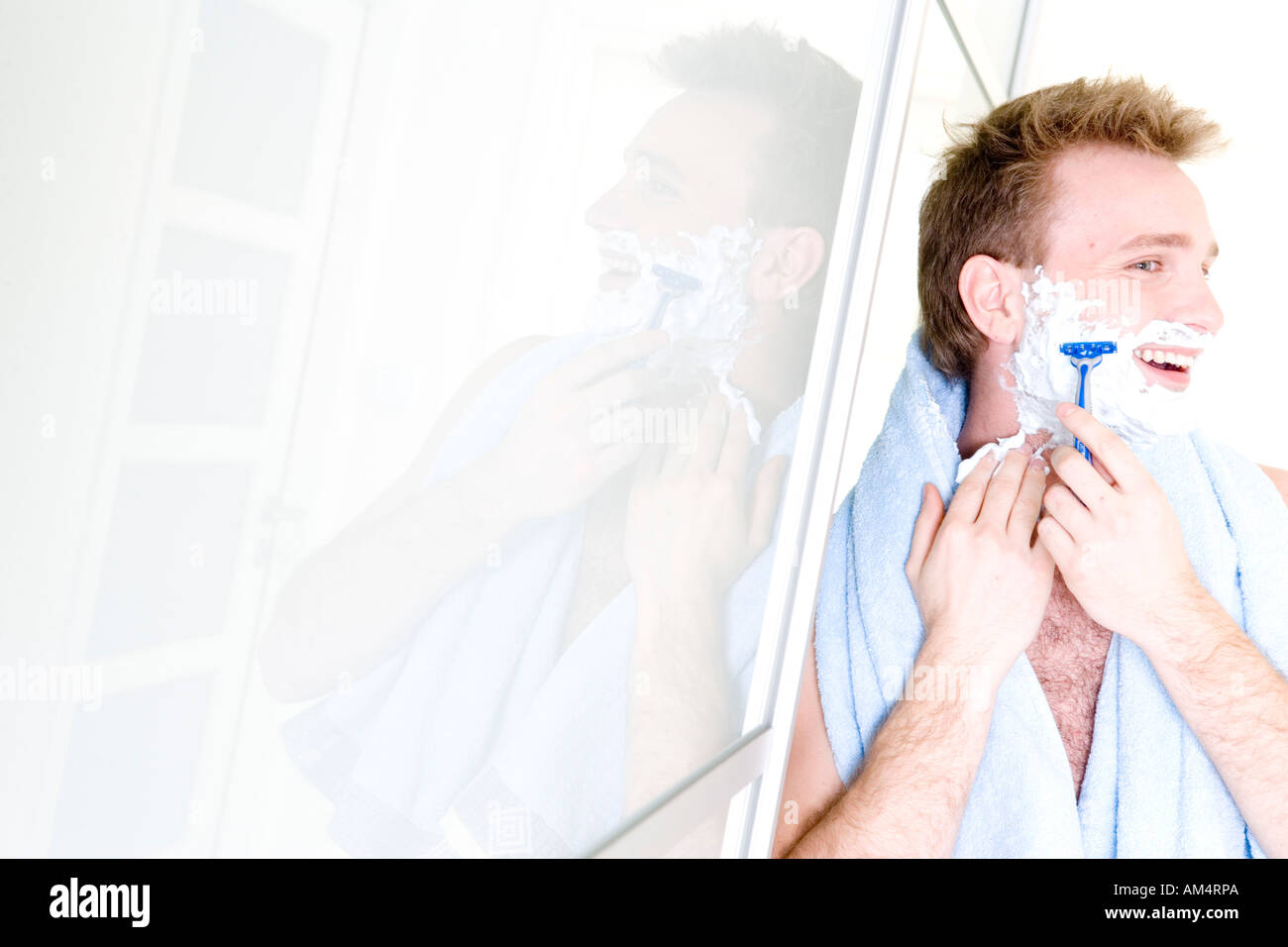 man shaving his face Stock Photo - Alamy