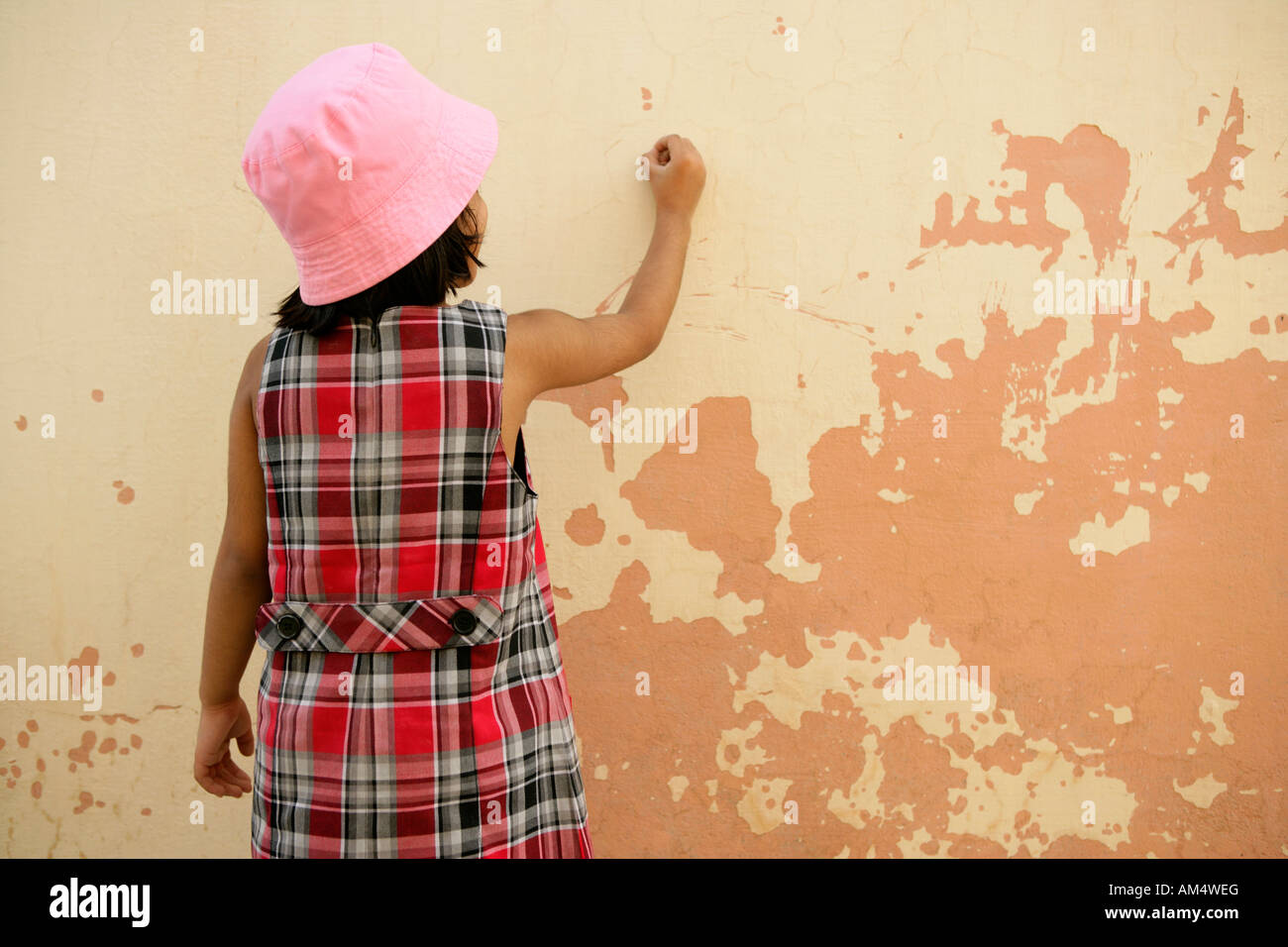 Kid scribbling on wall hi-res stock photography and images - Alamy