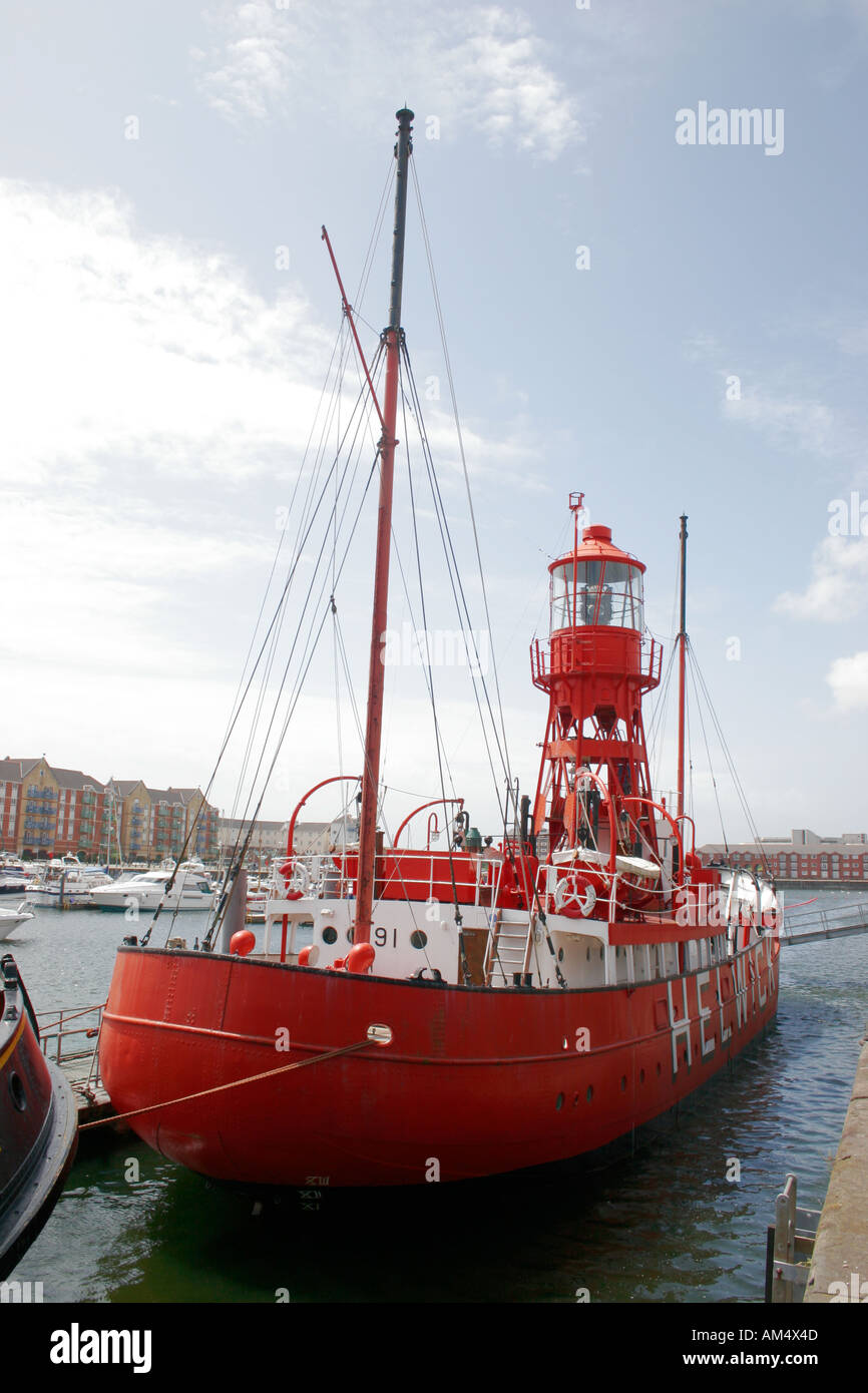THE HELWICK LIGHTSHIP IN SWANSEA MARINA, WEST GLAMORGAN, SOUTH WALES, U ...
