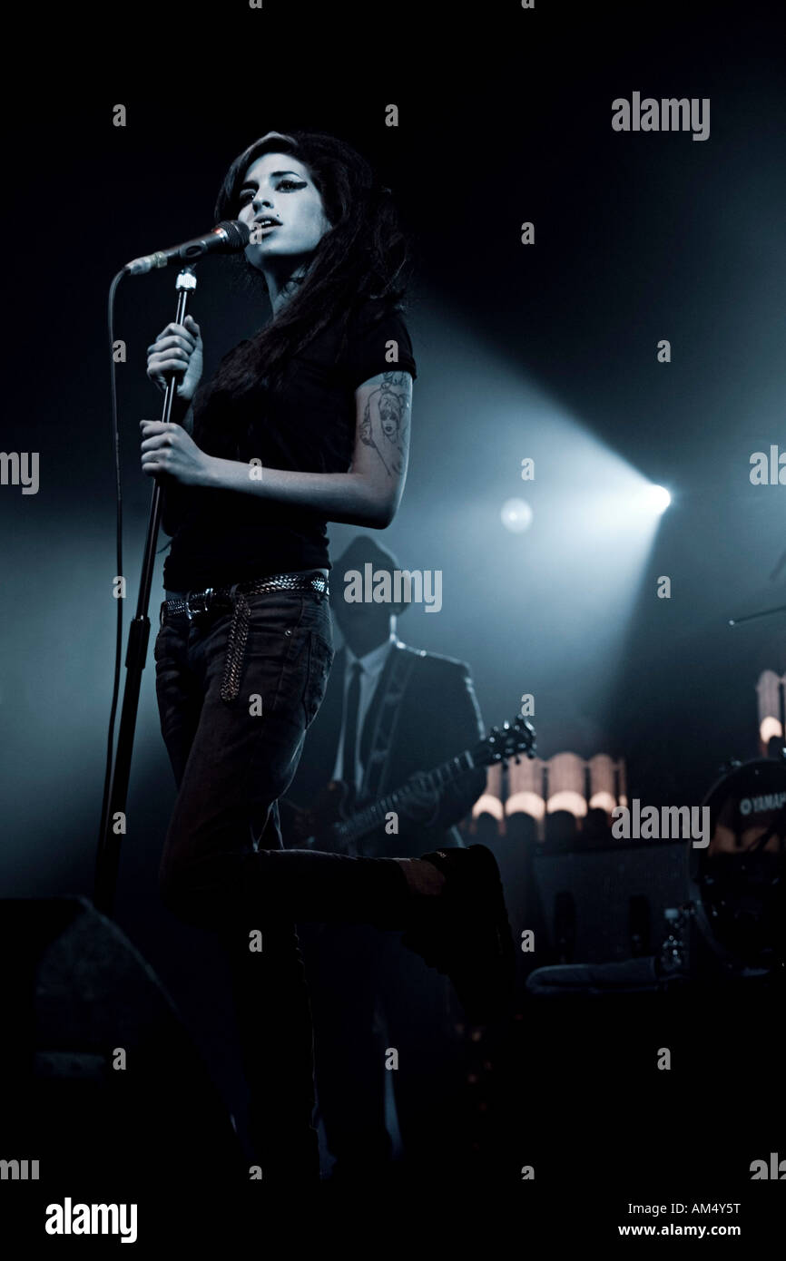 Amy winehouse hi-res stock photography and images - Alamy