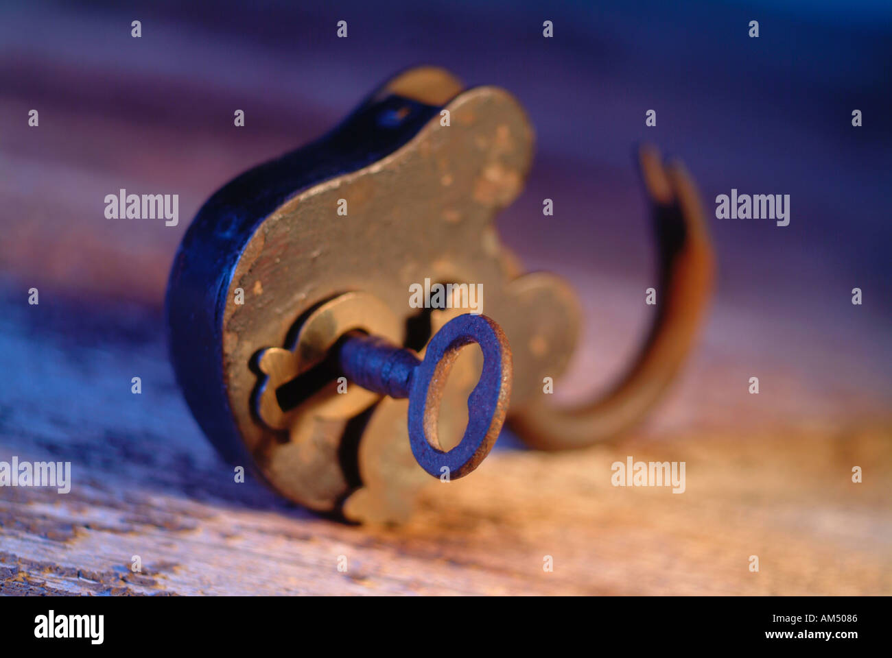 Pad lock hi-res stock photography and images - Alamy