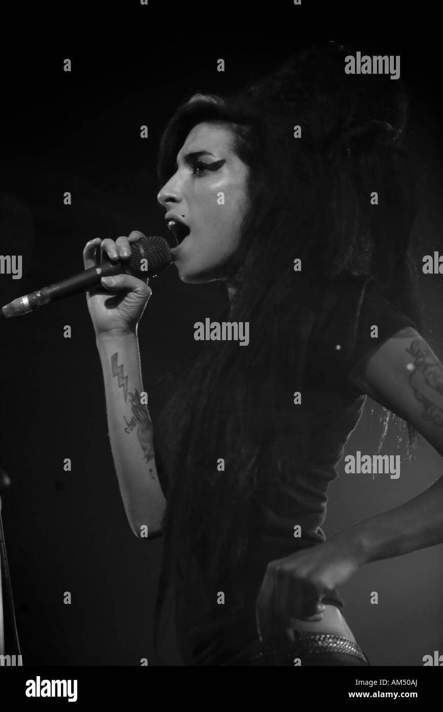 Singer amy winehouse Black and White Stock Photos & Images - Alamy