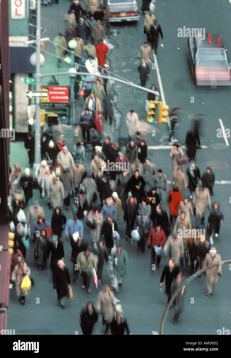 Crowded city sidewalks hi-res stock photography and images - Alamy
