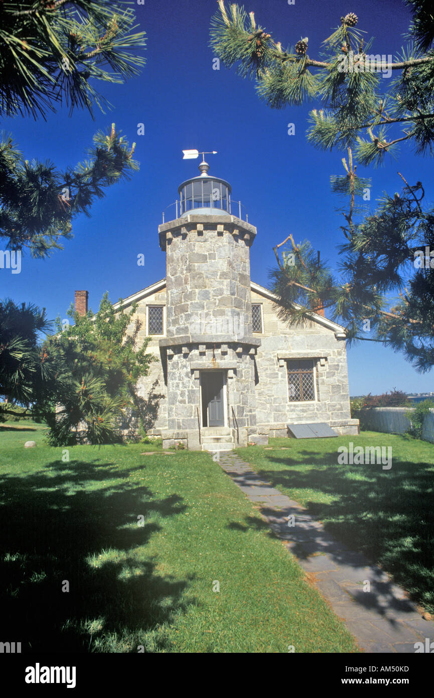 The Stonington Lighthouse and Old Lighthouse Museum Stonington ...