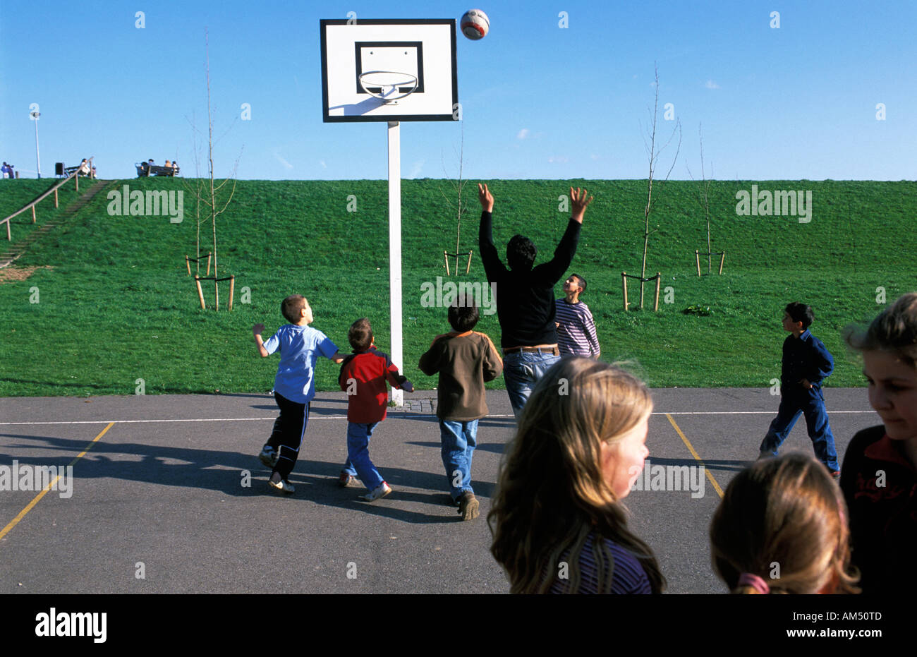 Girls playing basketball outside hi-res stock photography and images ...