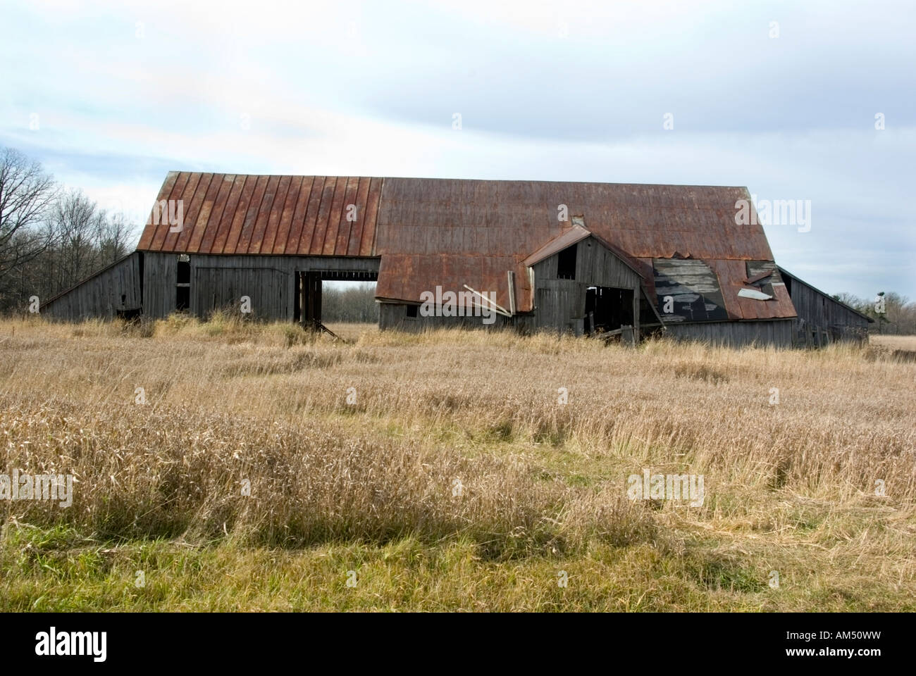 Spooky old barn hi-res stock photography and images - Alamy