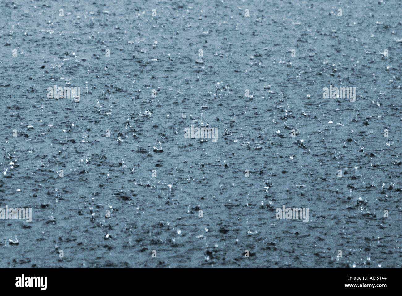Rain drops puddle hi-res stock photography and images - Alamy