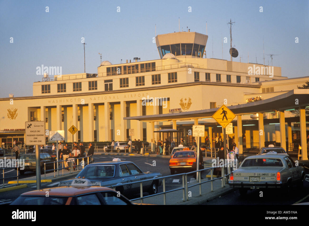 Ronald reagan national airport terminal hi-res stock photography and ...