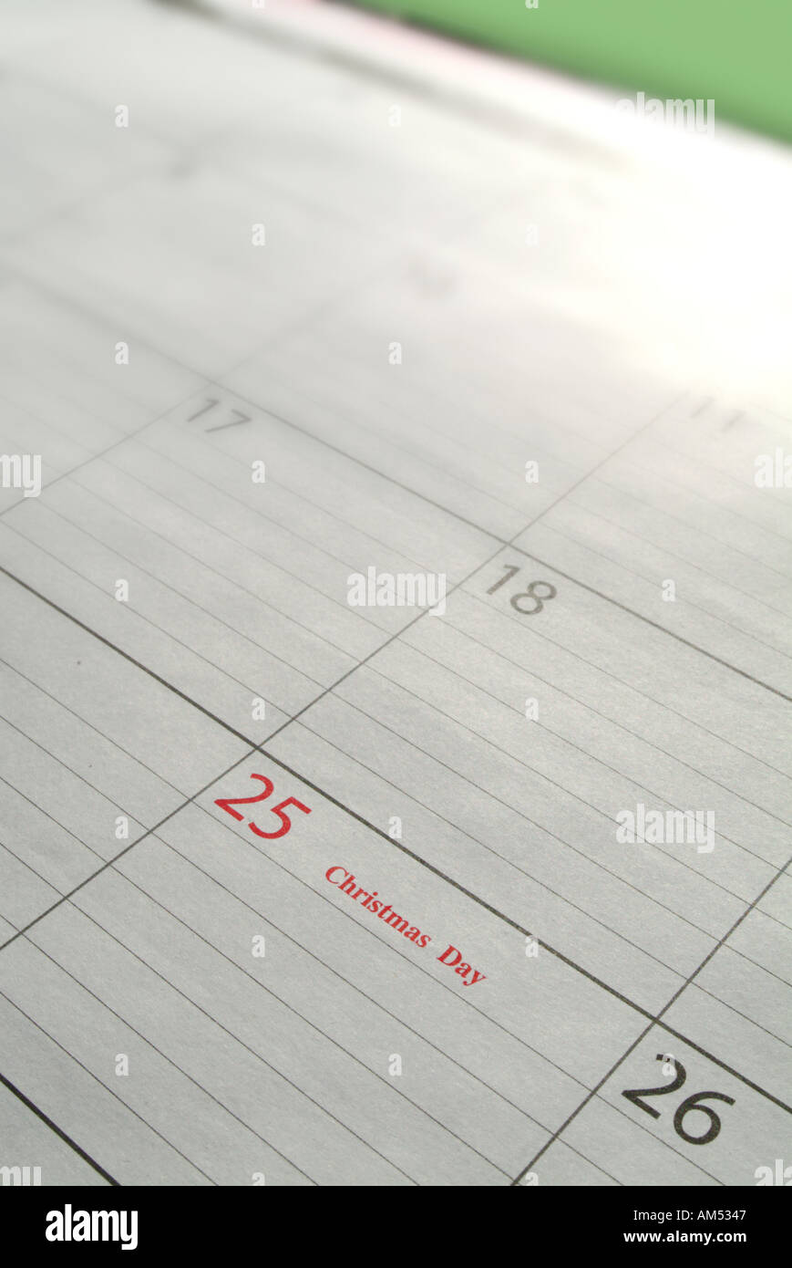 desktop calendar showing Christmas day marked in red Stock Photo - Alamy