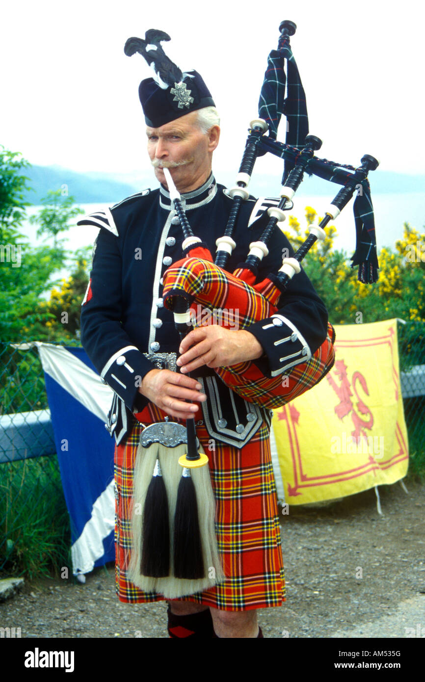 Bagpiper man portrait scotland piper hi-res stock photography and ...
