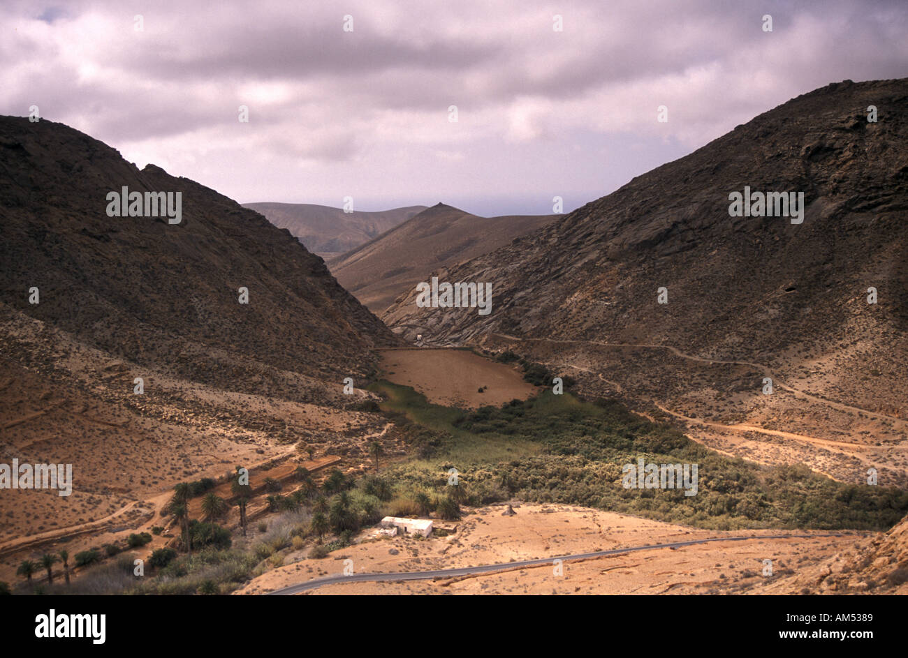 Reservoir between two hills Stock Photo - Alamy