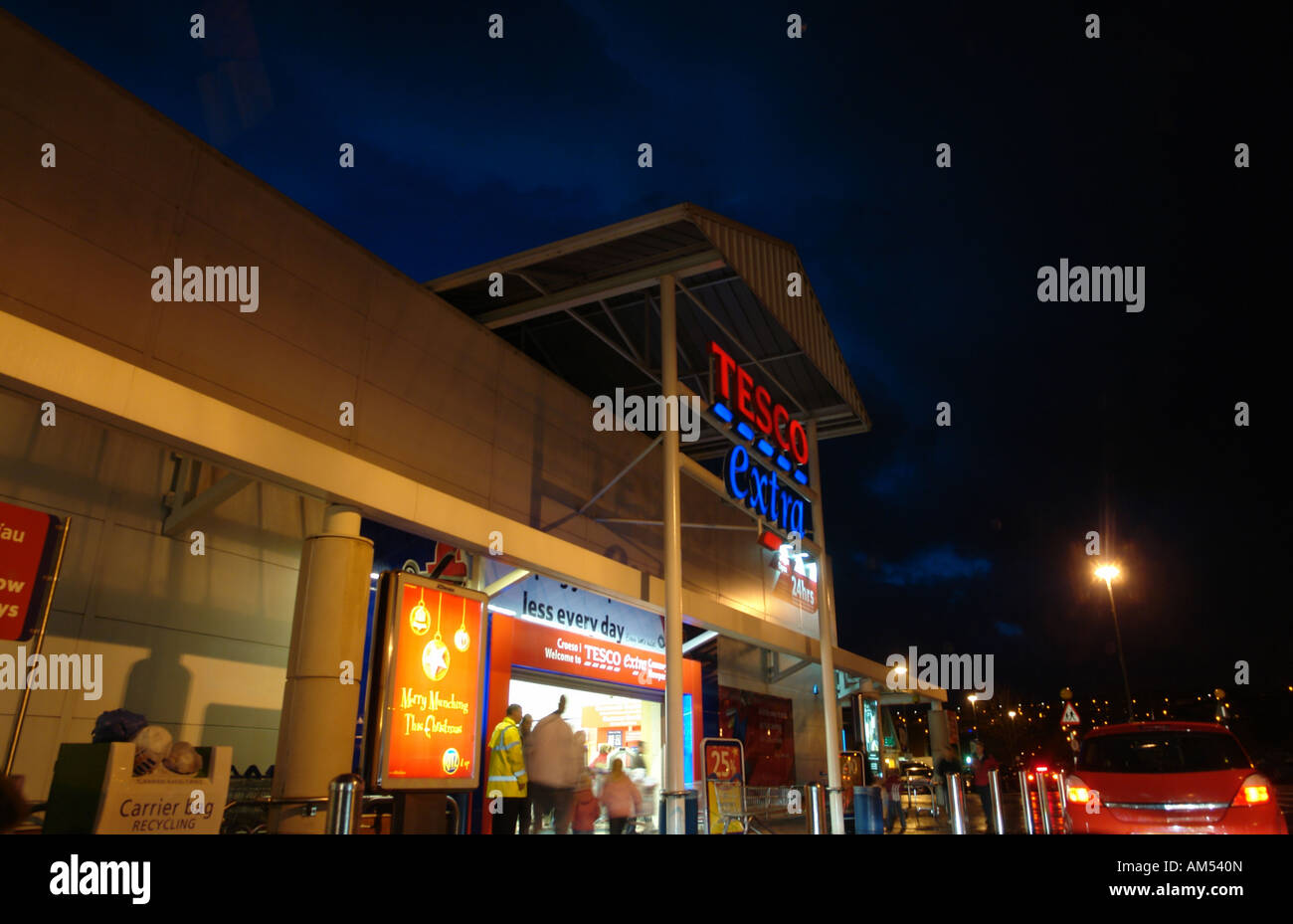 Tesco shopper night hi-res stock photography and images - Alamy