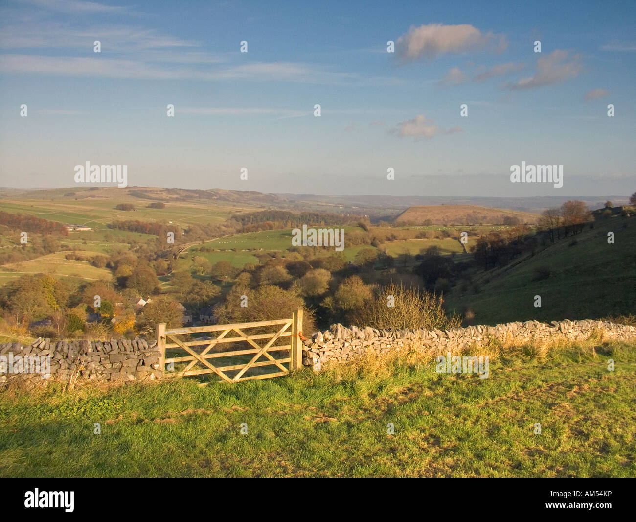 Peak District National Park landscape from Taddington village ...