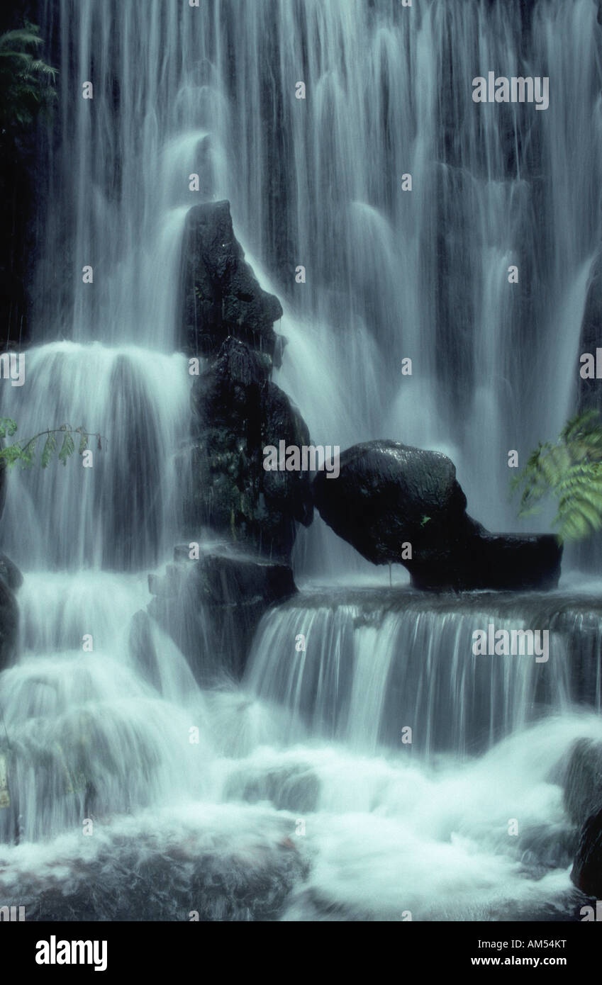 Waterfall and sculpture Longshan Temple Taipei Taiwan Stock Photo - Alamy