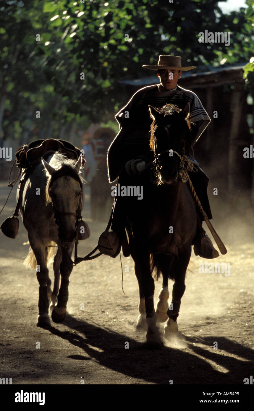Cowboy alone hi-res stock photography and images - Alamy