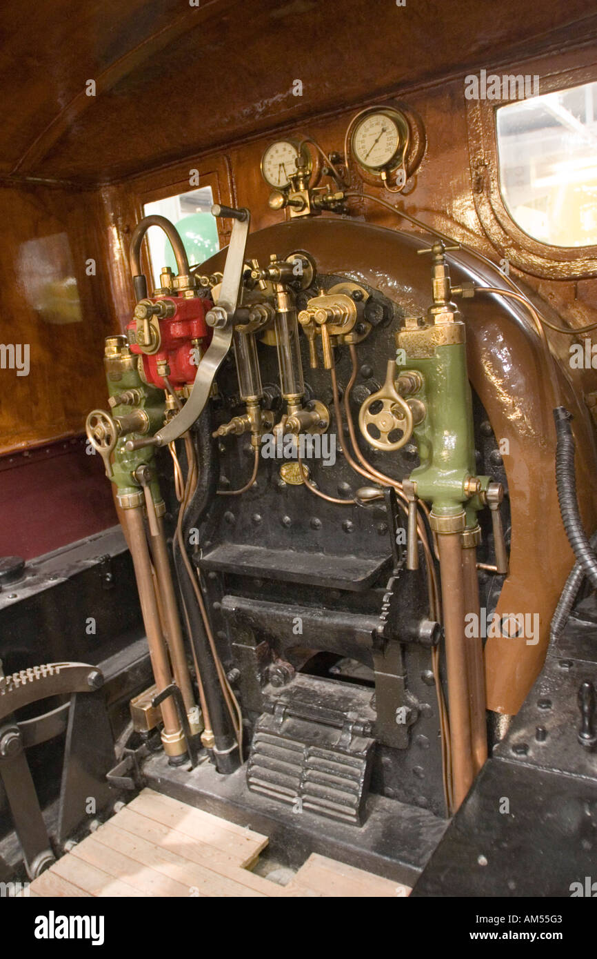 Footplate controls hi-res stock photography and images - Alamy