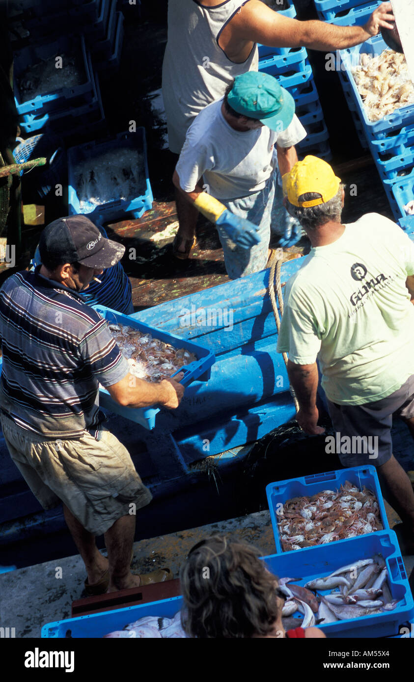 Loading and off loading ships hi-res stock photography and images - Alamy