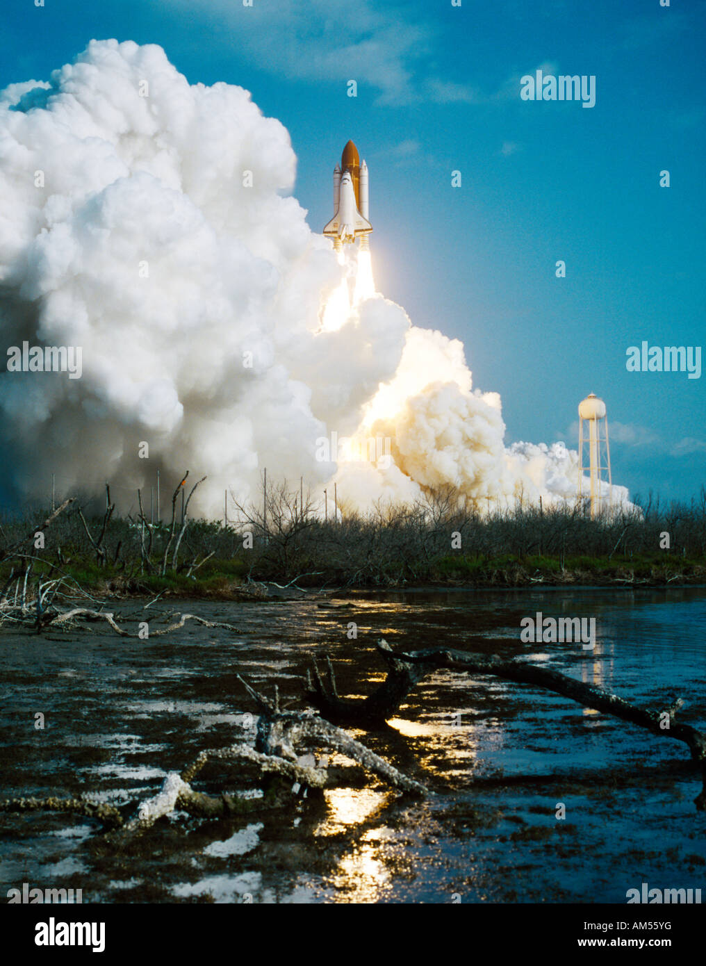 Space rocket blast off hi-res stock photography and images - Alamy