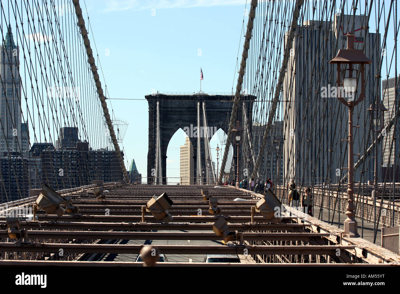 Diminishing perspective brooklyn bridge hi-res stock photography and ...