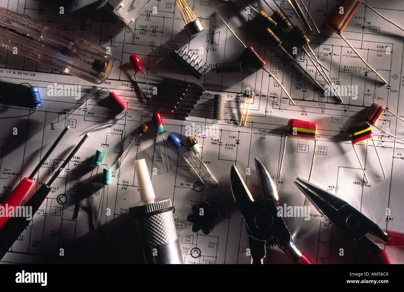 Small electrical components hi-res stock photography and images - Alamy