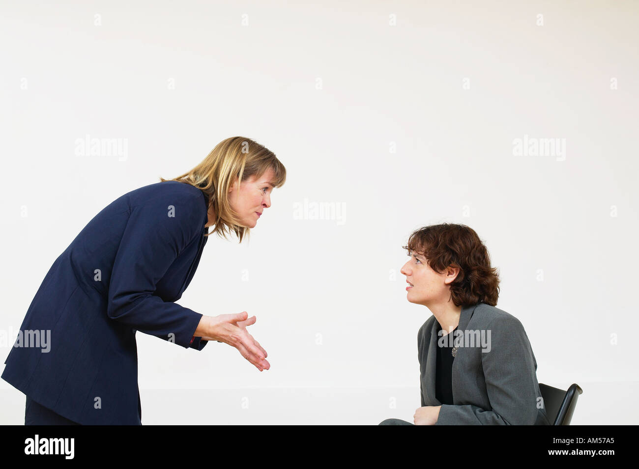 Two women argue office hi-res stock photography and images - Alamy
