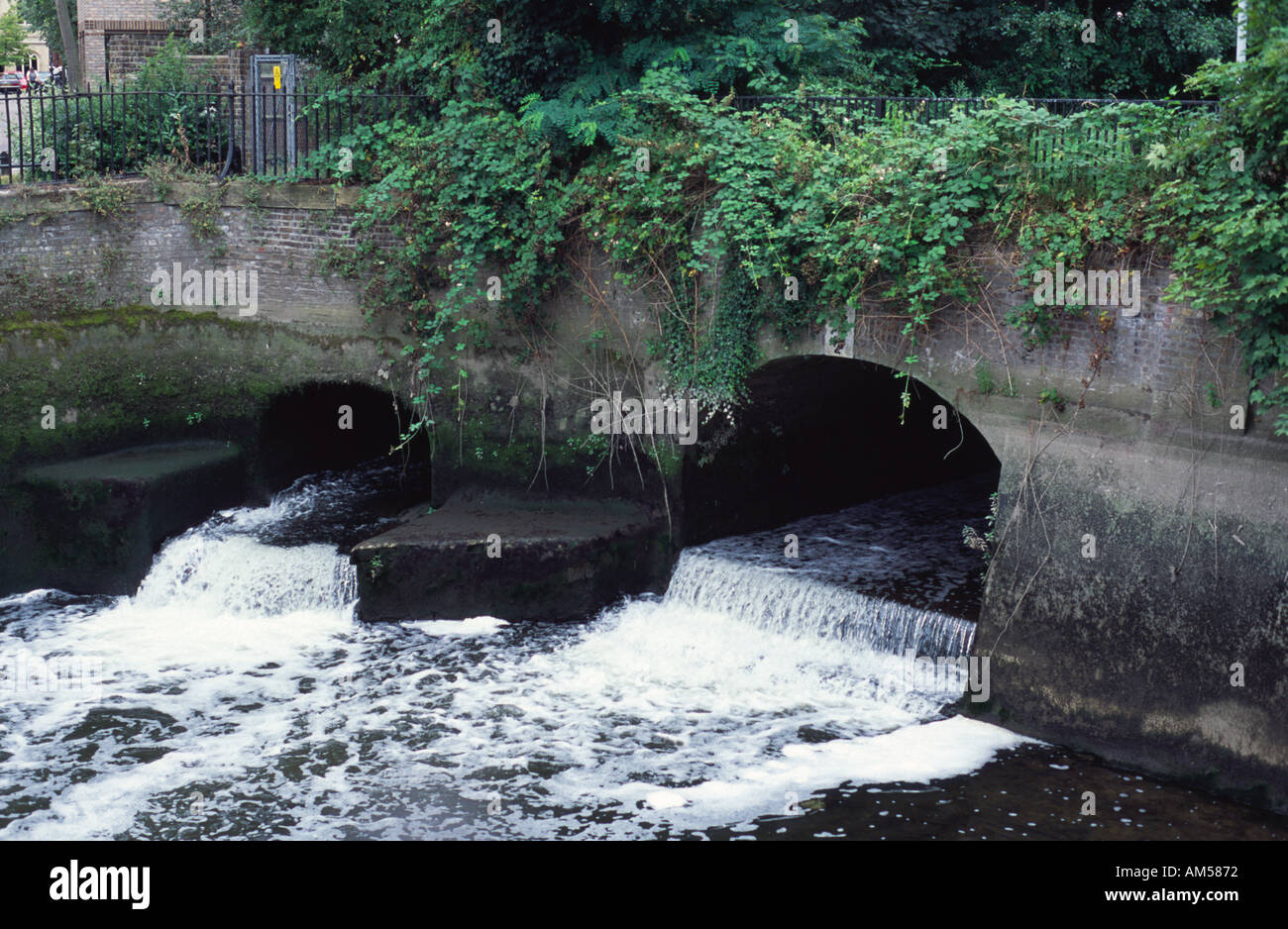 Kidds Mill sluice Isleworth River Thames Middlesex, England UK Stock ...