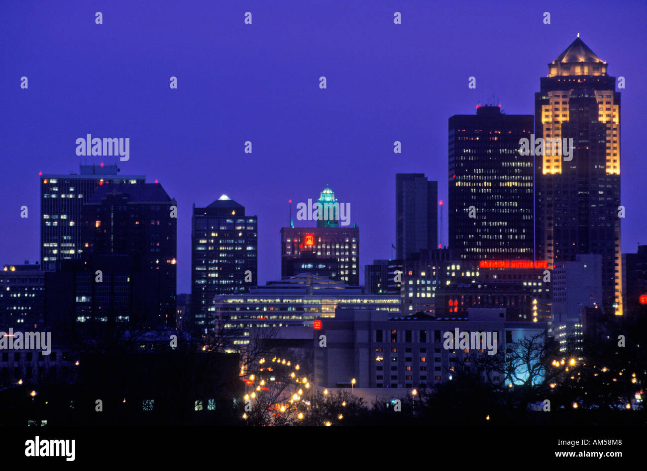 Des Moines Skyline at Night Iowa Stock Photo - Alamy