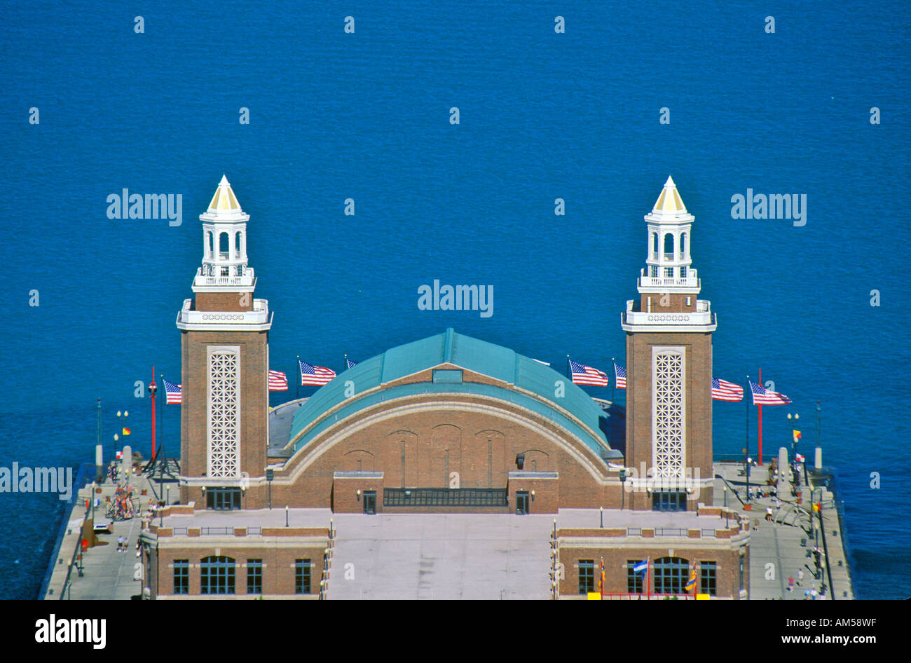 Navy pier at lake michigan hi-res stock photography and images - Alamy