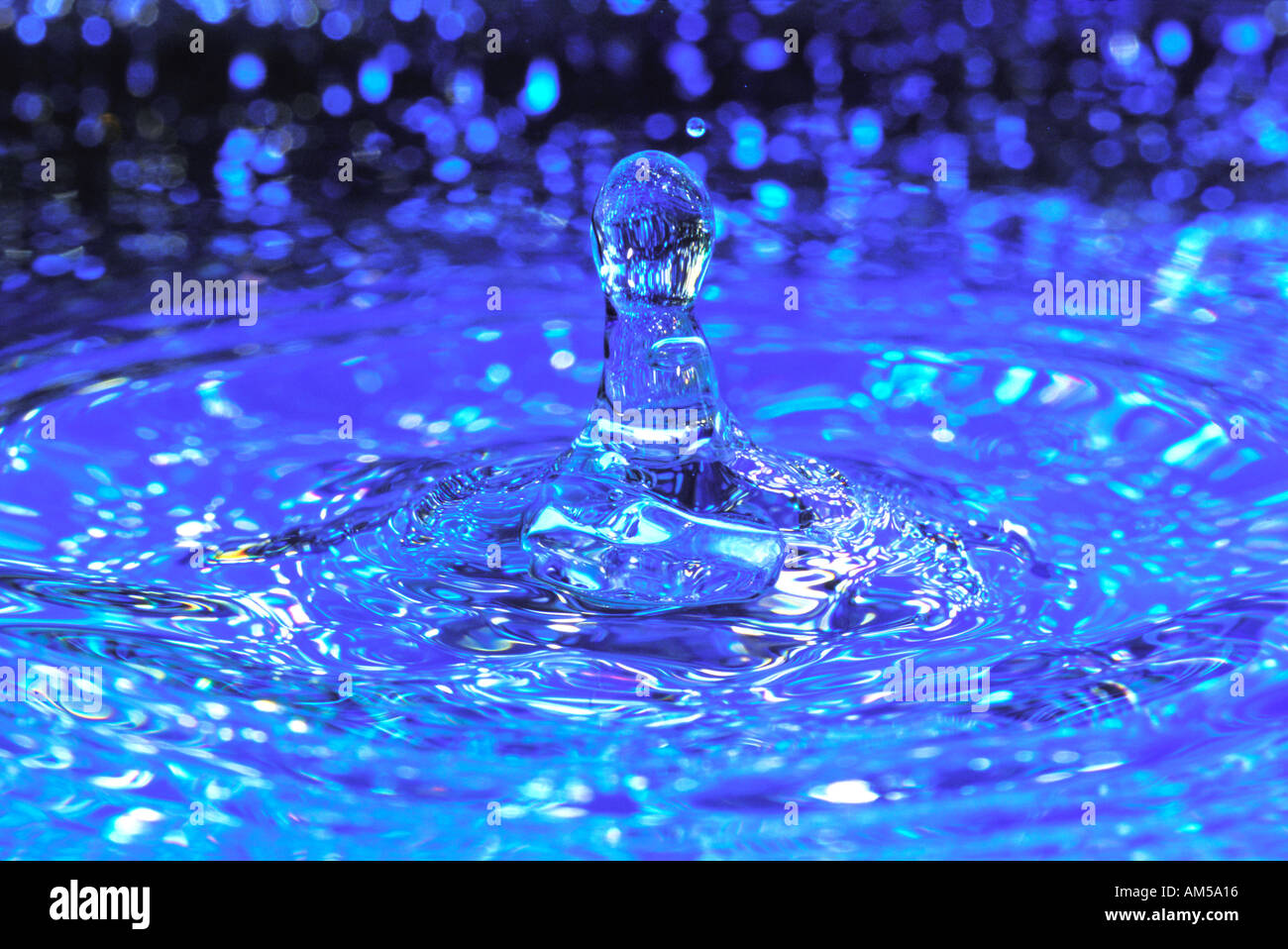 WATER DROPLET SPLASHING INTO WATER Stock Photo - Alamy