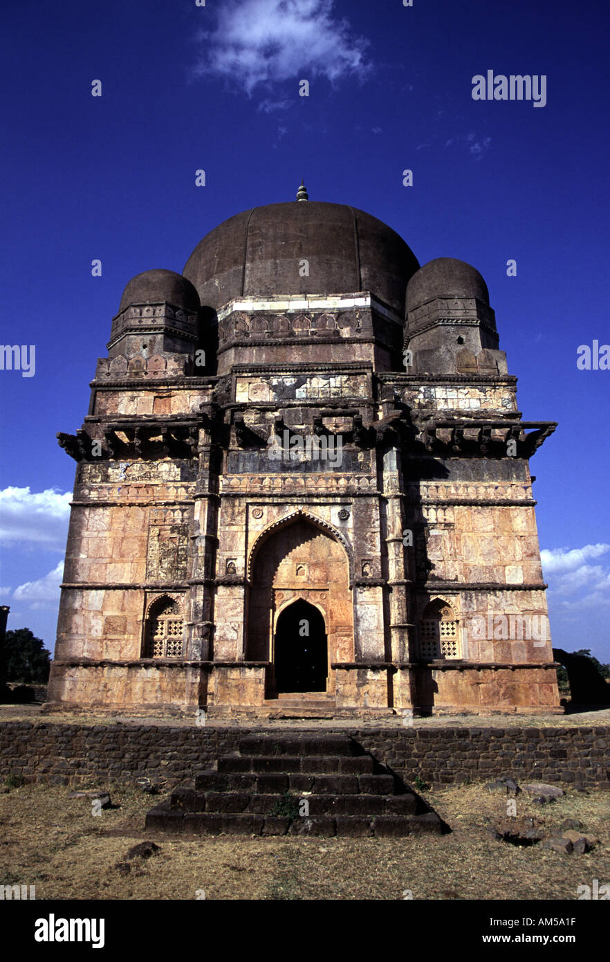 Historic domed building at Mandu Madhya Pradesh state India Stock Photo ...