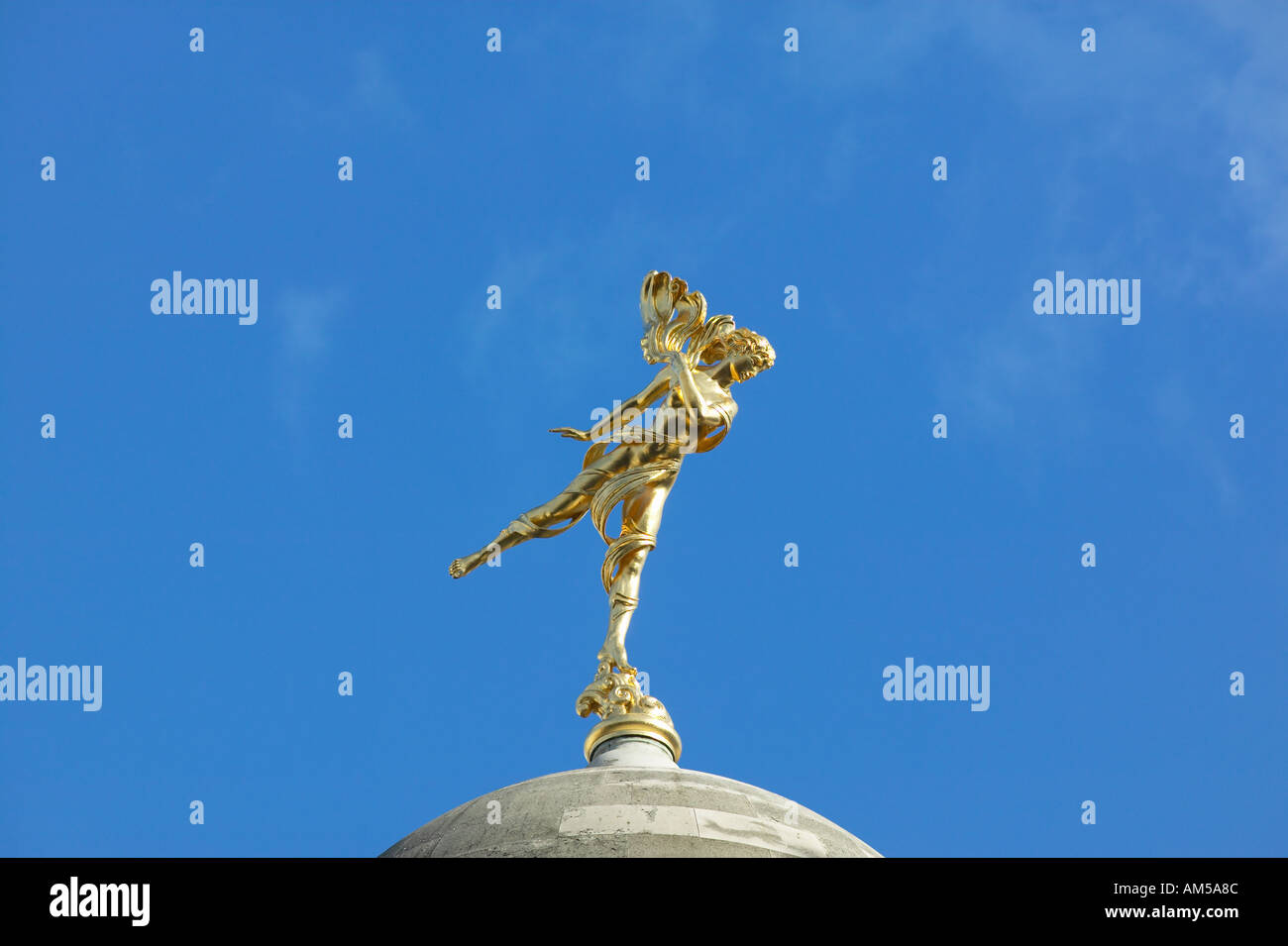 Golden angel statue on roof hi-res stock photography and images - Alamy