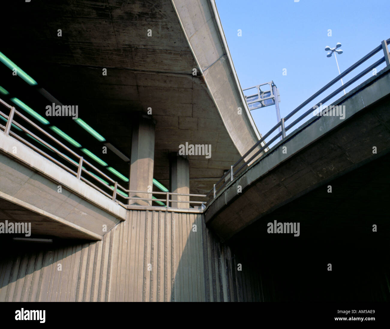 East abutment hi-res stock photography and images - Alamy