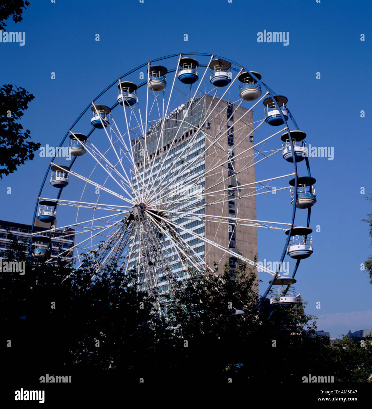Sunley Tower and Millennium Wheel, Piccadilly Plaza, central Manchester ...