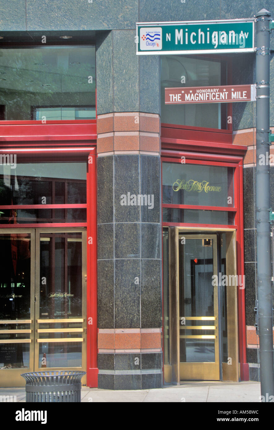 Saks store entrance fifth avenue hi-res stock photography and images ...